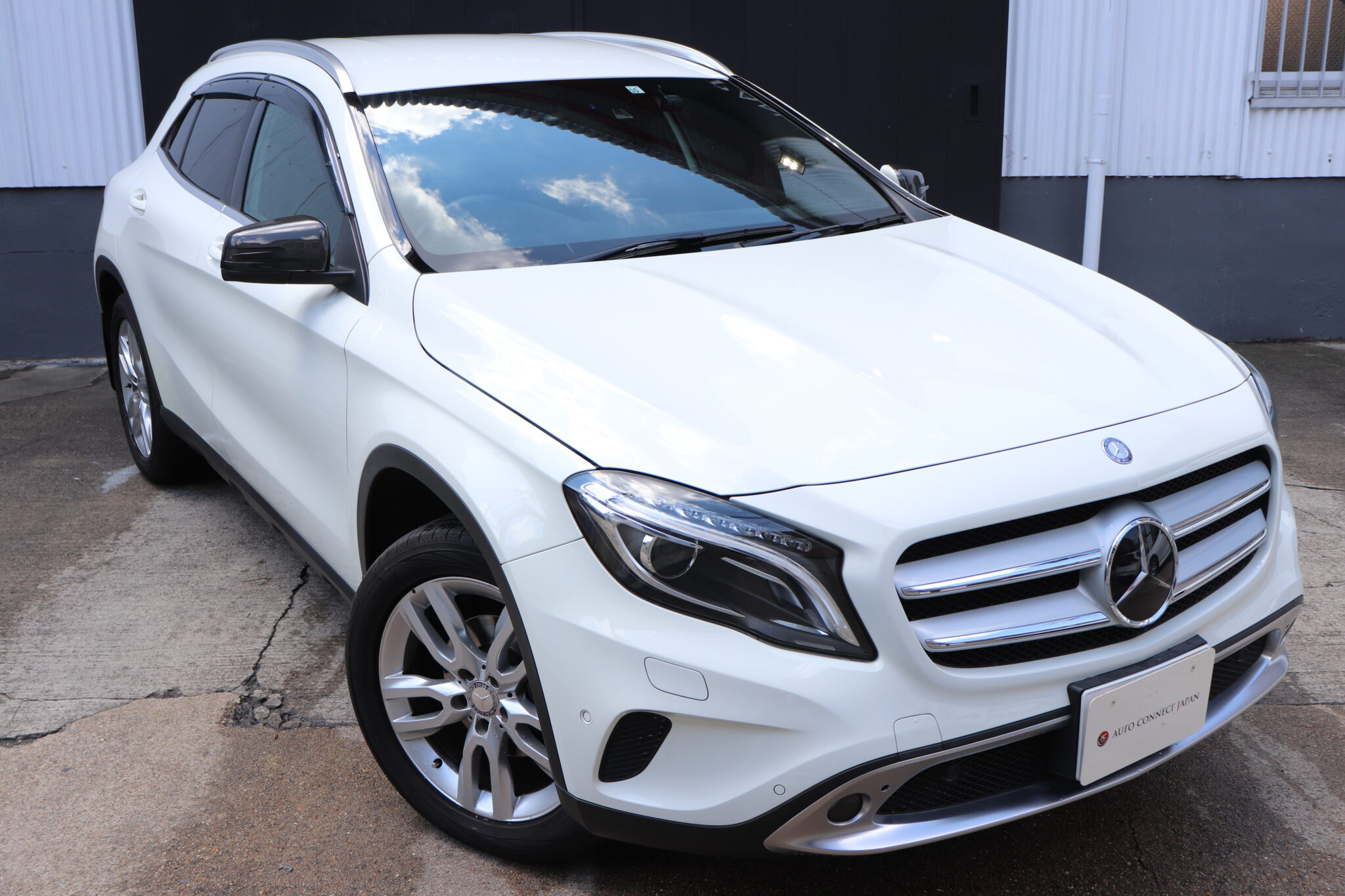 名古屋市在住のお客様から、メルセデスベンツ GLA 180 オフロード（平成27年式）のABS警告灯点灯修理のご依頼をいただきました ...